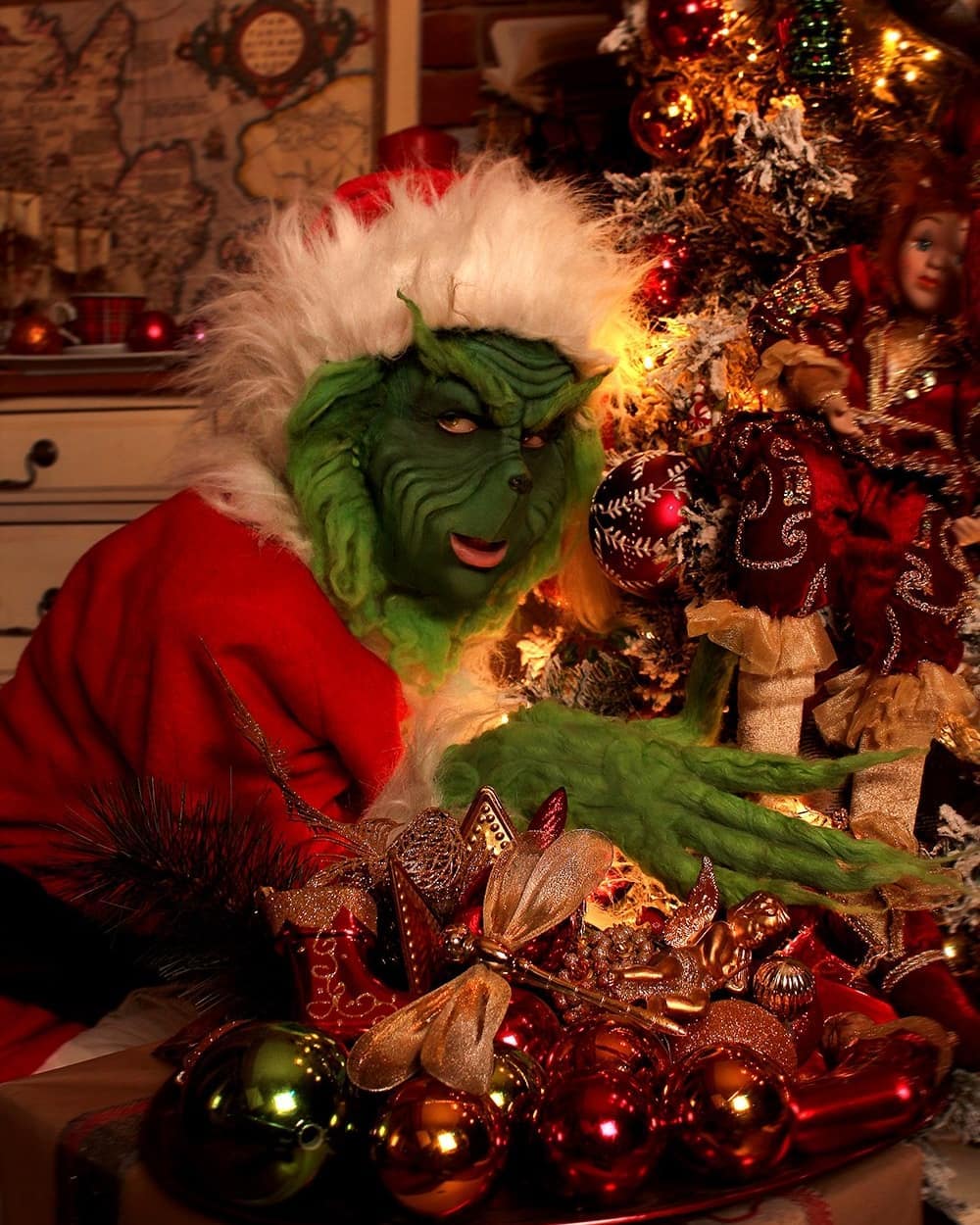 The Grinch Costume Ideas: DIY Cosplay w/ Makeup & Suit