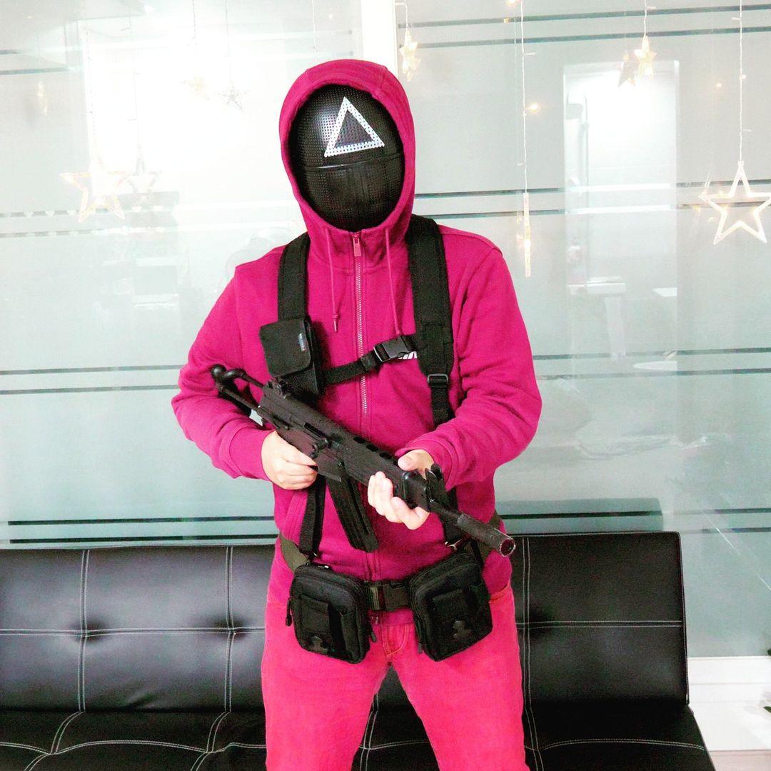 Squid Game Worker Costume Ideas | DIY Cosplay w/ Mask