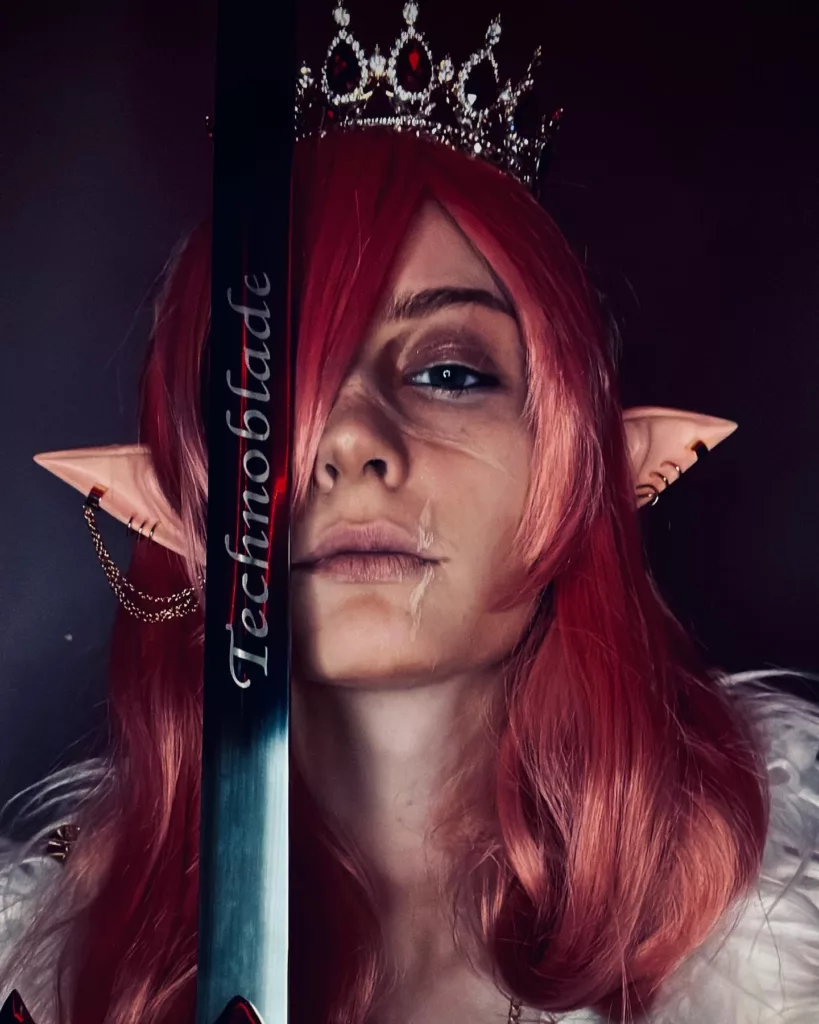 Technoblade DIY Costume Ideas [Cosplay Photos & Tutorials]